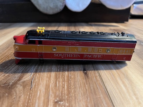 HO ATHEARN Southern Pacific Railroad Daylight F7 Unit LOCOMOTIVE SHELL ...