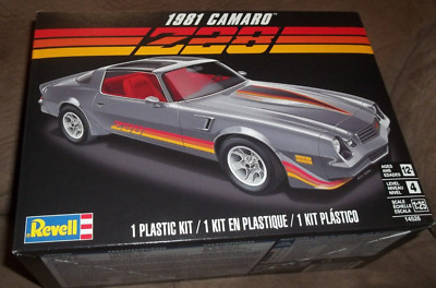 REVELL 1981 CHEVY Z28 CAMARO 1/25 CAR MODEL KIT NEW IN BOX COLLECTIBLE ...