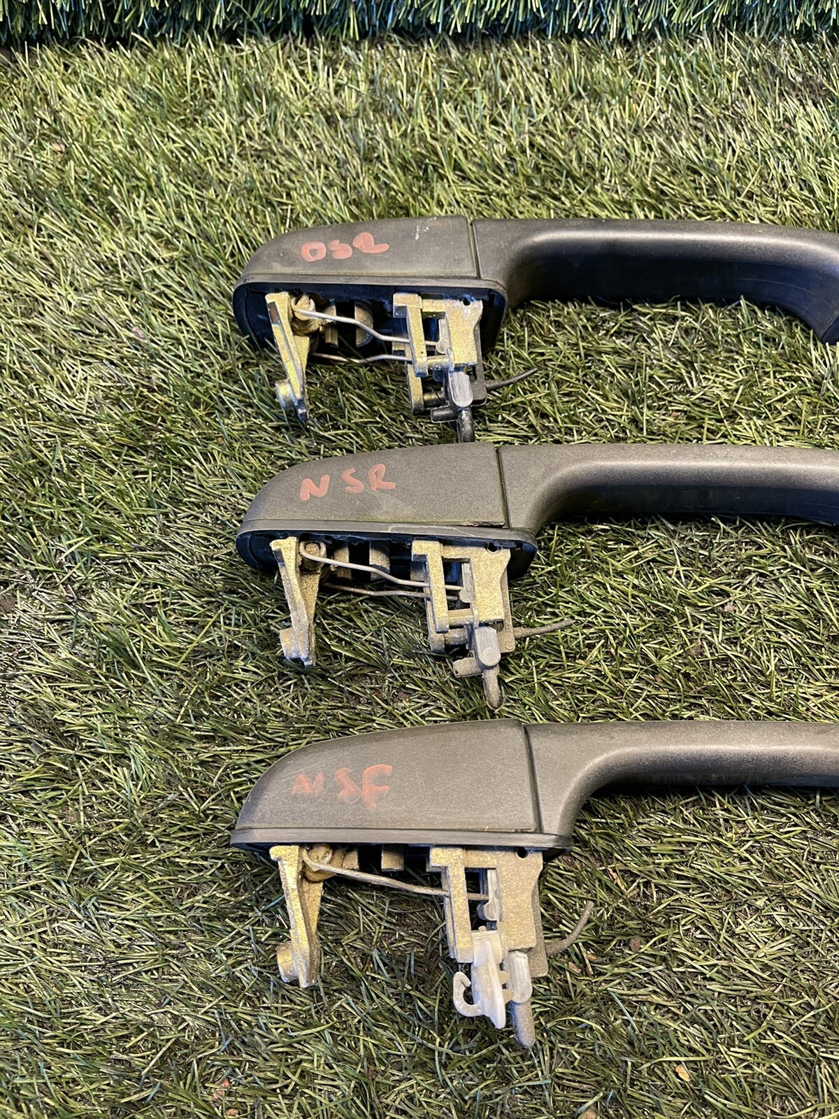 LAND ROVER DISCOVERY 2 TD5 NSF NSR OSR EXTERIOR DOOR HANDLES TRIM 98-04 ...