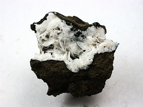 MINERALS : CLEAR TO WHITE LEVYNE CRYSTALS ON MATRIX, BURNT CABIN CREEK ...