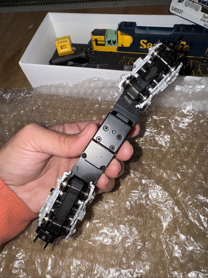 Genesis Ho Santa Fe GP50 Phase 2 3853 Locomotive Kit Need Assembling | eBay