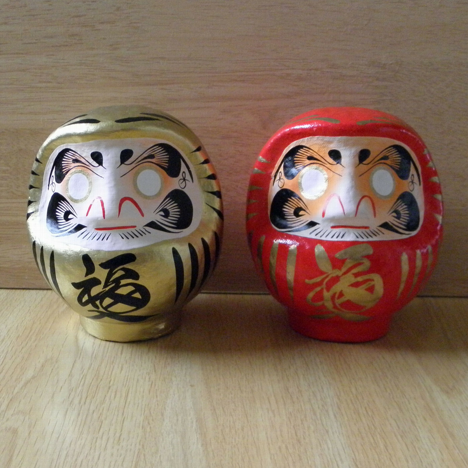A pair of small Daruma Dolls in red & gold colors : No 1 size with a ...