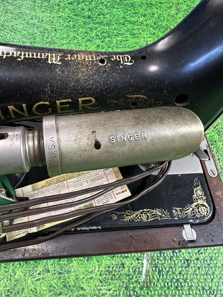 The Singer Manufacturing Co: Vintage, Singer Sewing Machine Portable ...