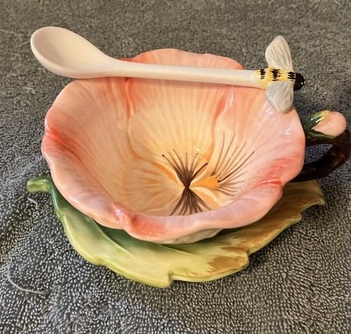 Corner Ruby Teacup Botanical Pink Flower 3 Pc Set -Leaf Saucer & Bee ...