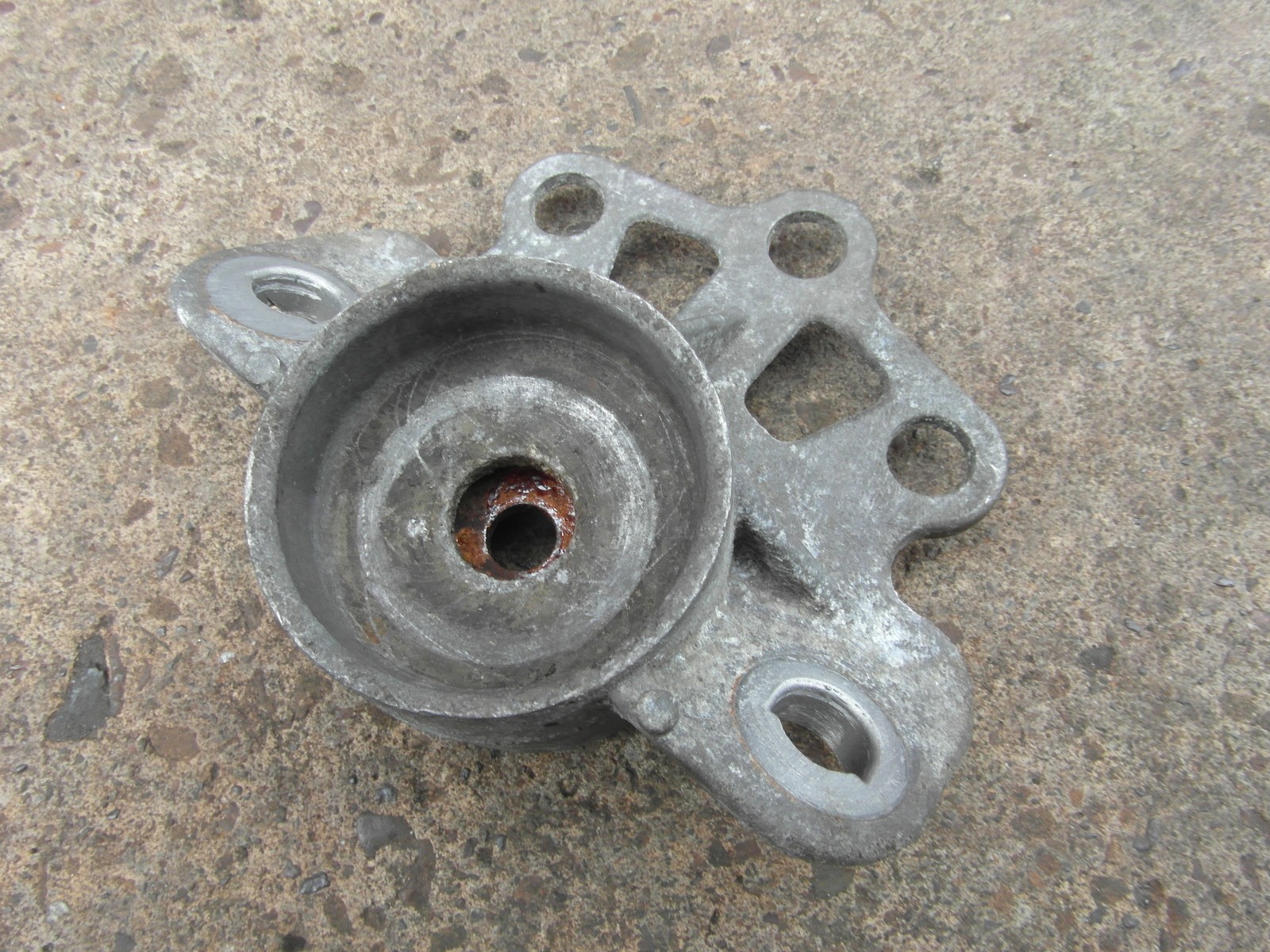 VAUXHALL CORSA D REAR SHOCK ABSORBER TOP MOUNTING BRACKET 2006-2014 ...