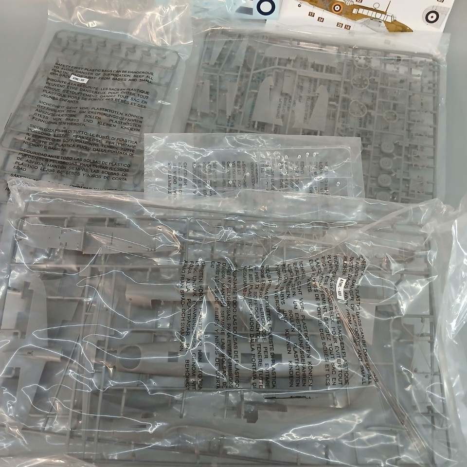 Airfix Avro Anson Mk.1 Model Plane A09191 1:48 Scale Stickers Boxed Toy ...