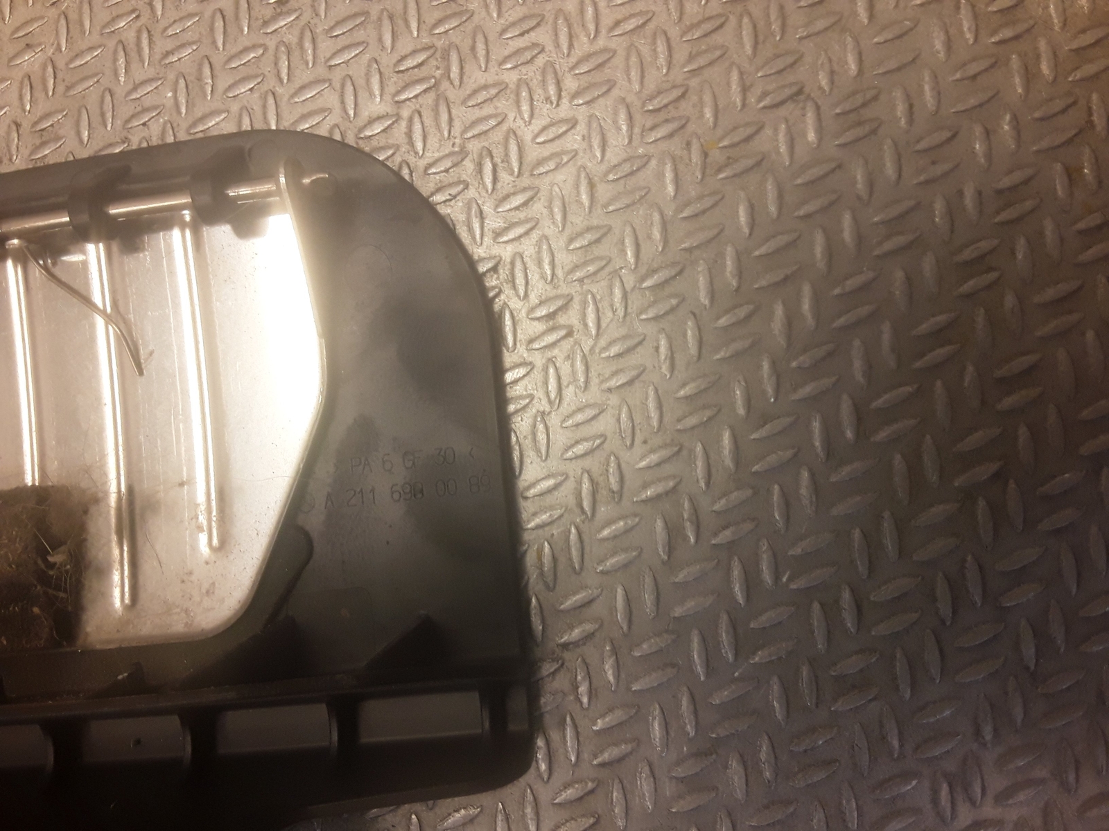 MERCEDES-BENZ E T-Model S211 e 320 CDI Trunk Lock Trim 2116900089 | eBay