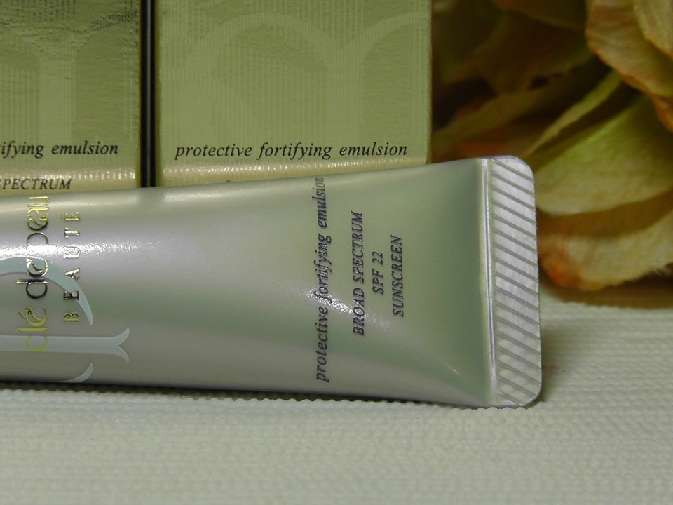 Cle De Peau Protective Fortifying Emulsion Sunscreen SPF22 Size 12 ml ...