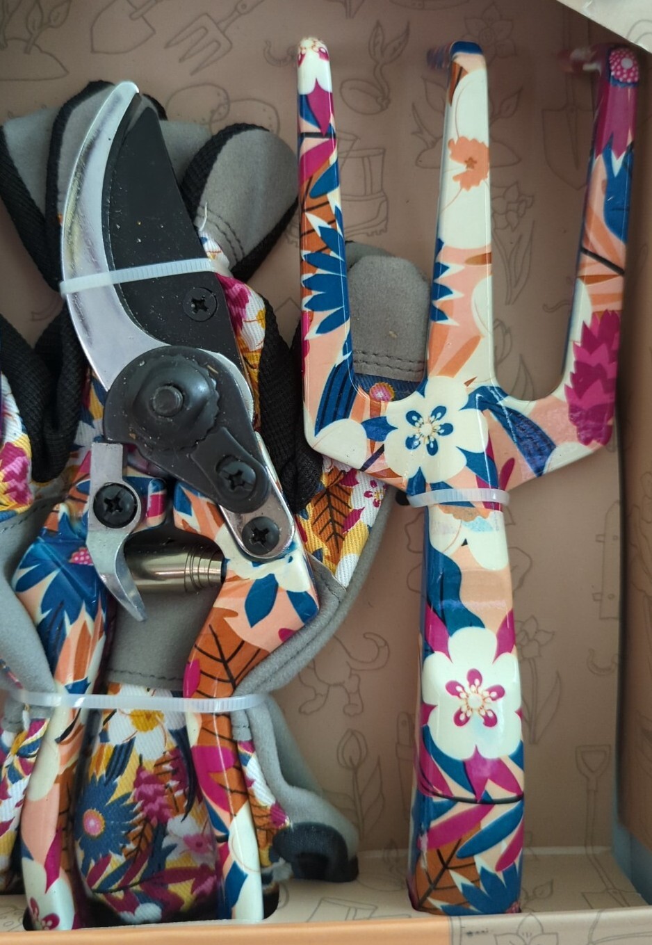 Garden Tools Gloves Trowel Pruner Cultivator Floral 3 Piece Gift Set ...