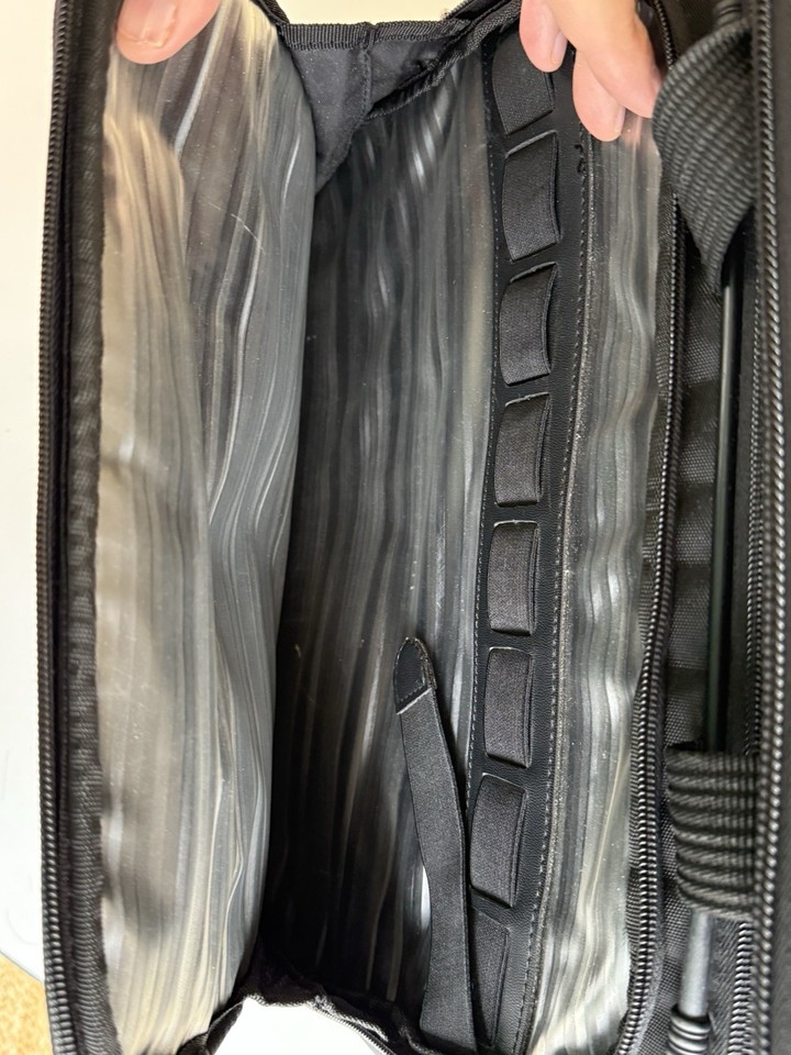 TravelPro Crew 4 Black Wheeled Tote Luggage Rolling Carry 16"Wx14"Tx10 ...