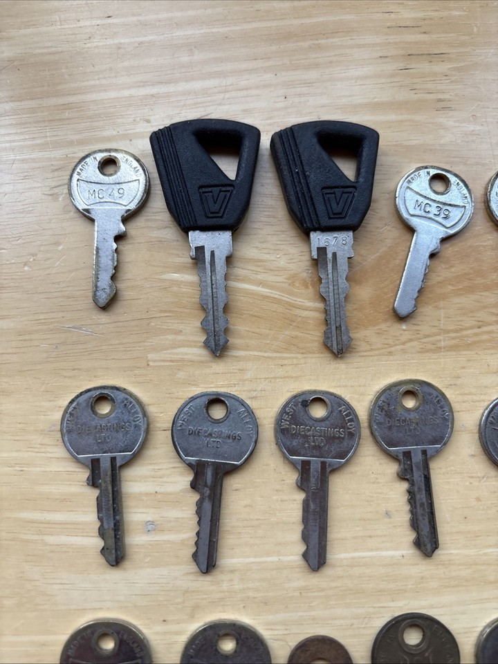 24 X Old Vintage Keys Job Lot Union Yale Car House Gate Locks And Mixed Keys H | eBay UK
