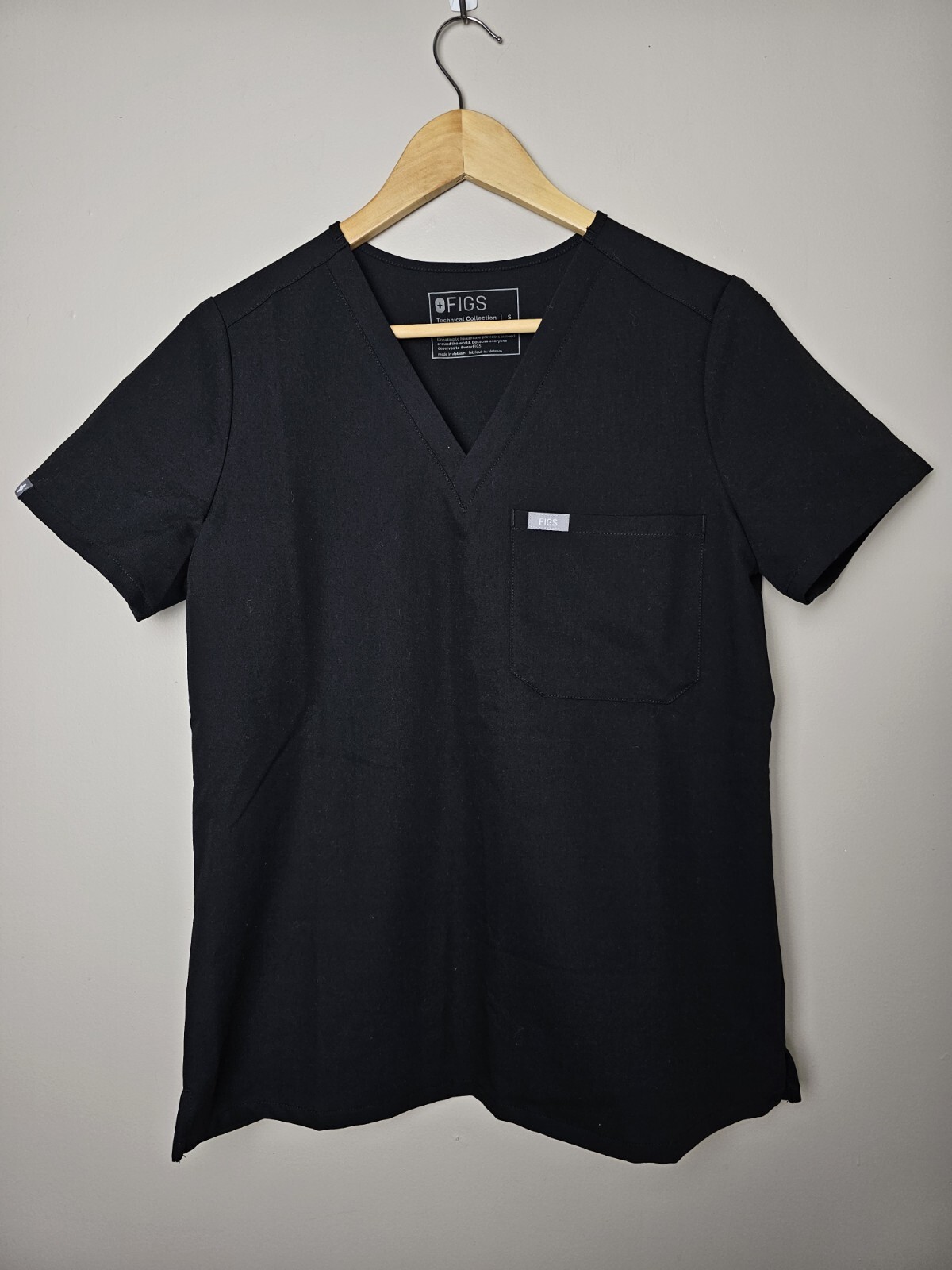 FIGS ScrubsTop Technical Collection Black Size Small - Gem