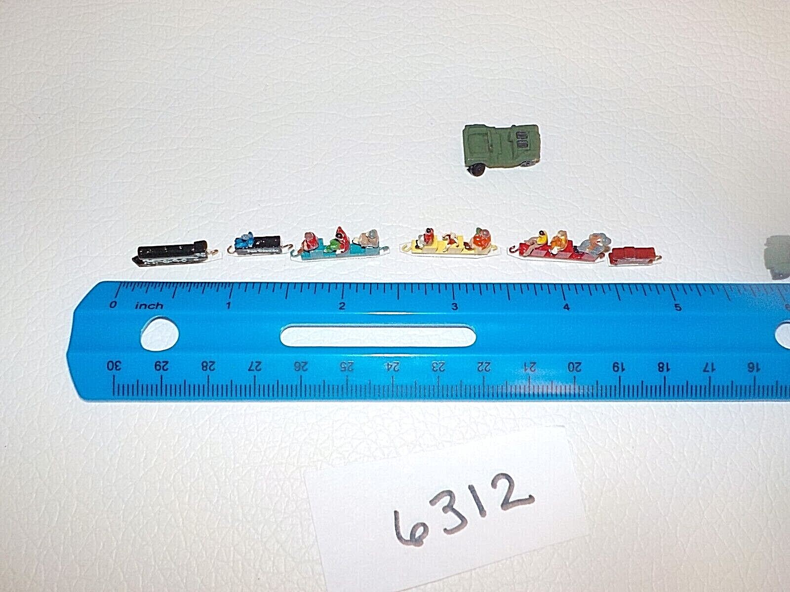 N Scale Miniature Railway w/Riding Figures & Assorted Vehicles Model ...