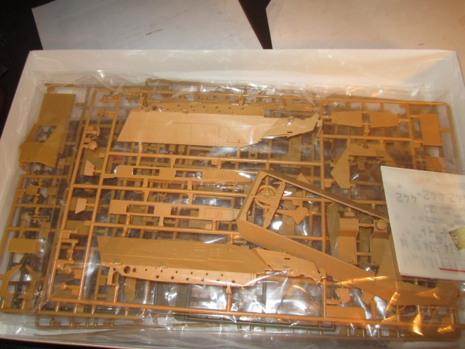 AFV Club AF35278 1:35 Stummel Sd.Kfz. 251/9 Ausf. D Tank Plastic Model ...