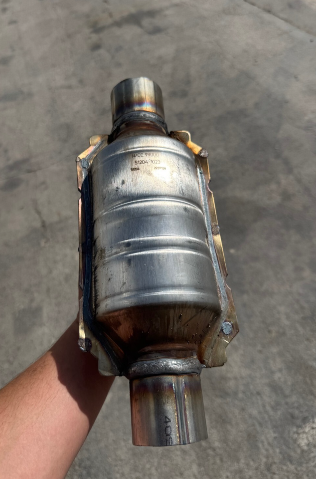 ***AUTHENTIC** MagnaFlow Catalytic Converter 51204: Universal, EPA ...