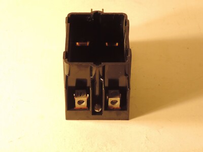 Fuse Blocks & Holders - Pull Out Fuse Block