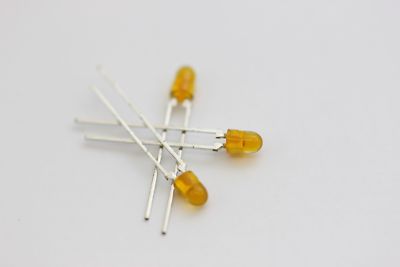 LED 3 mm NOS YELOW (nouveau vieux stock) 10 pièces. C401U1450F090614 | eBay