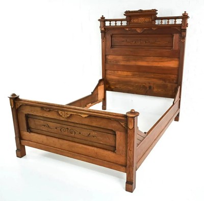 1900-1950 - Antique Wood Bed