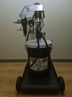 Pnuematic grease gun with trolley very good condition | eBay Australia