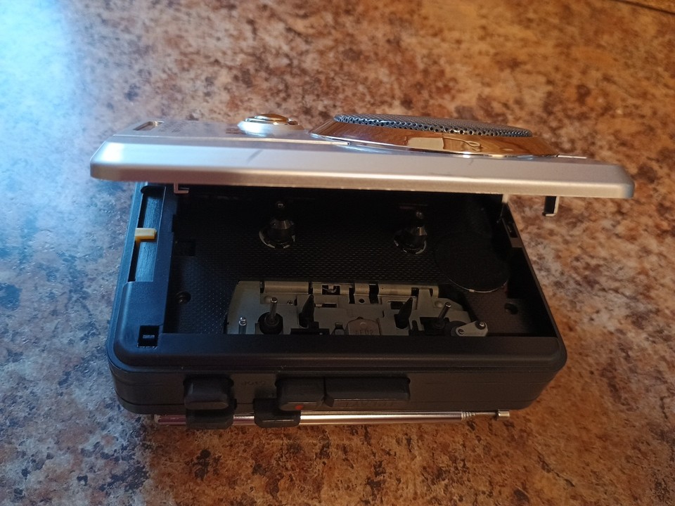 Bush Portable Cassette Player/FM/AM.BR630 Vintage. Working ...