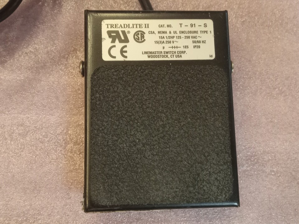 Linemaster T-91-S Treadlite II Foot Switch, Power: 125-250VAC 15A 50 ...