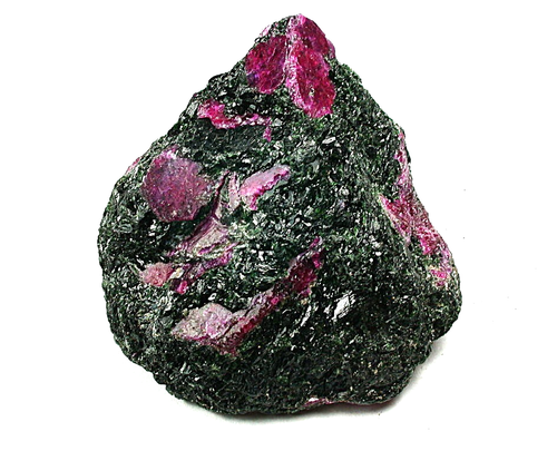 MINERALS : RUBY XTLS ON/IN VERY DARK GREEN PARGASITE XTL MATRIX FROM ...