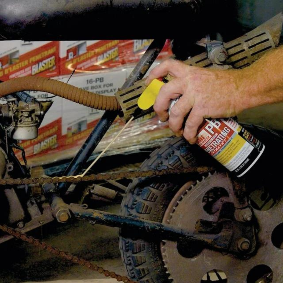 PB Blaster Penetrating Oil Rusted Seized Bolts Lubricant Spray 11 oz ...