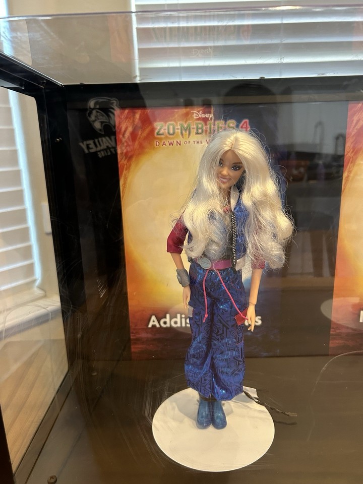 Disney zombies 4 dawn of the vampires display set with Addison, Nova ...
