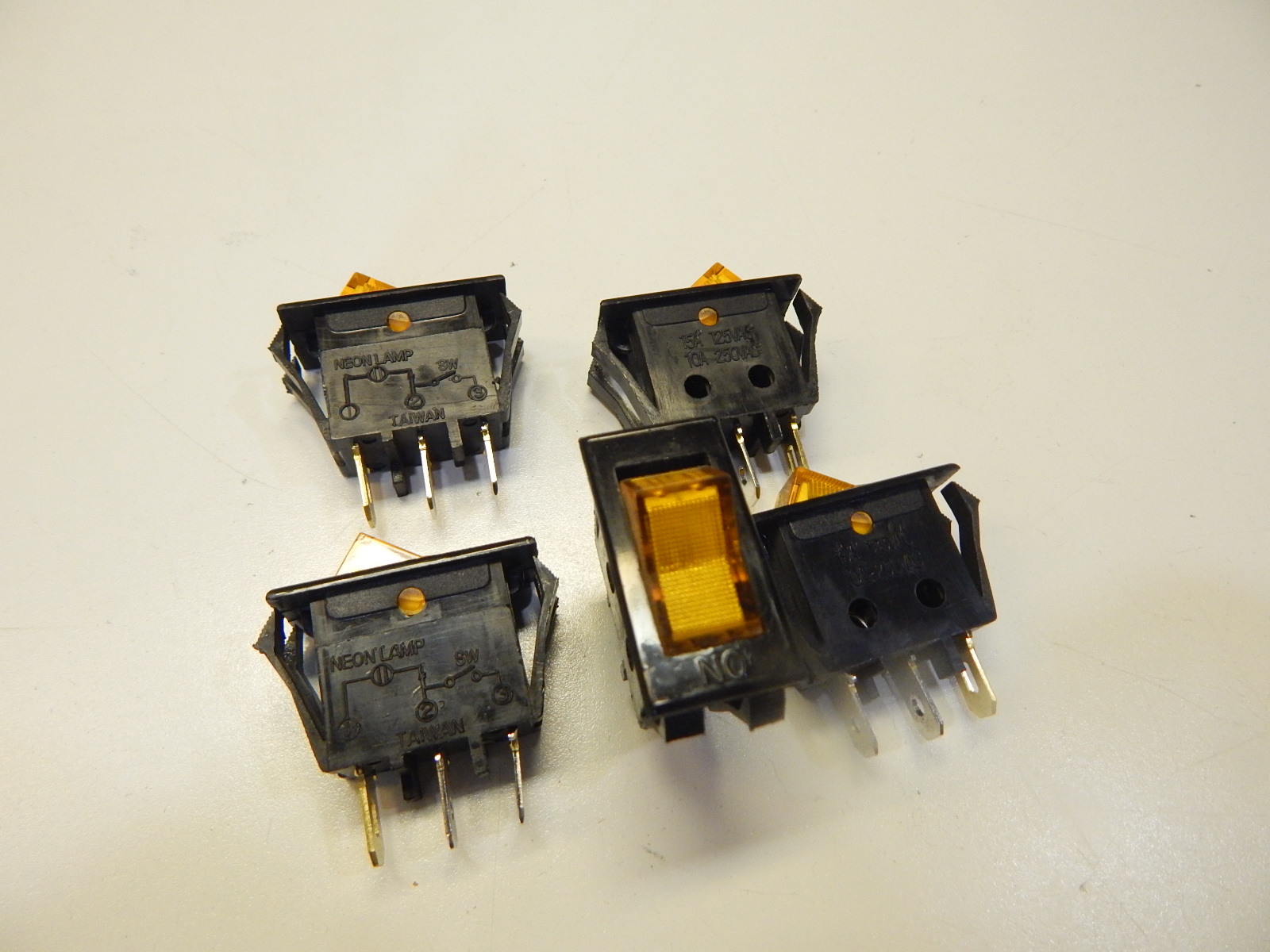 AMBER LAMPED ROCKER SWITCH 120VAC 15 AMP 12VDC LAMP - YOU GET 5 PIECES ...