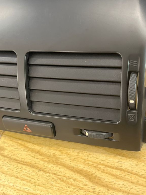 Suzuki Grand Vitara II 2009 dash center air vent grill 7382165J1 ...