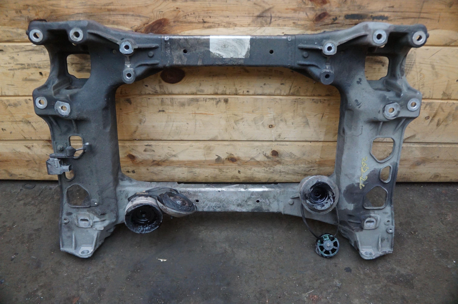 Front Subframe Crossmember Cradle BG33-5019-AC OEM Aston Martin V8 ...