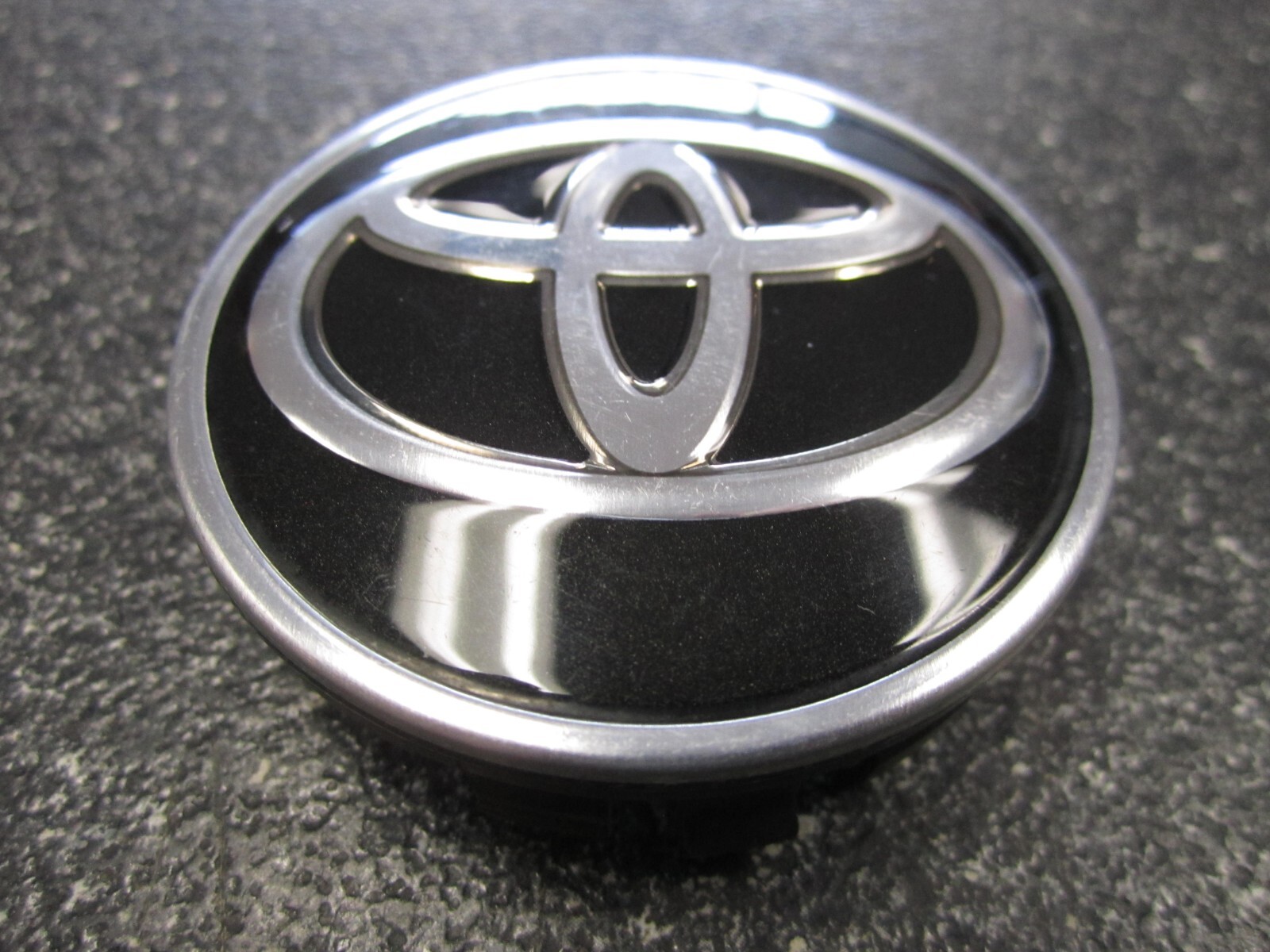 2014-2023 Toyota OEM Black & Polished Center Cap 42603-08010 - One/1 ...