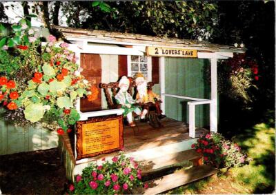 Victoria, BC Canada TRUE LOVE~PUPPET COUPLE Fable Cottage Estates 4X6 ...