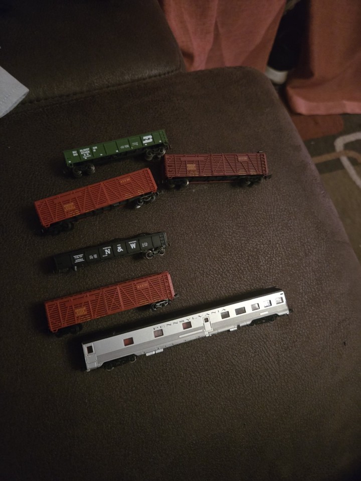 Lot Of 5 N Scale Freight Cars And One Passenger Car | eBay