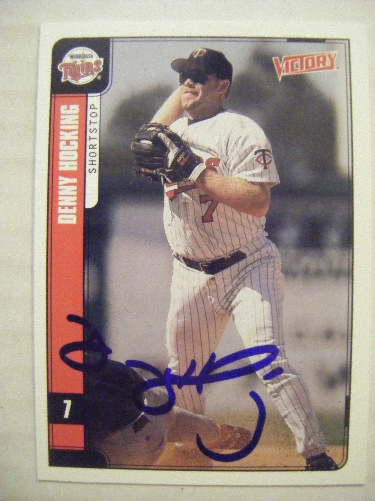 DENNY HOCKING signed TWINS 2001 Victory baseball card AUTO Autograph ...
