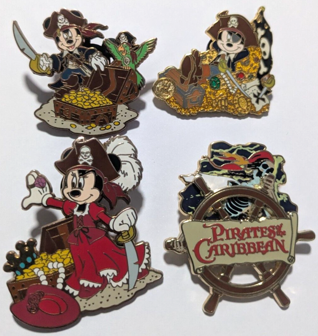 Disney Pirates of the Caribbean Mickey Minnie, Rotating wheel Skeleton ...