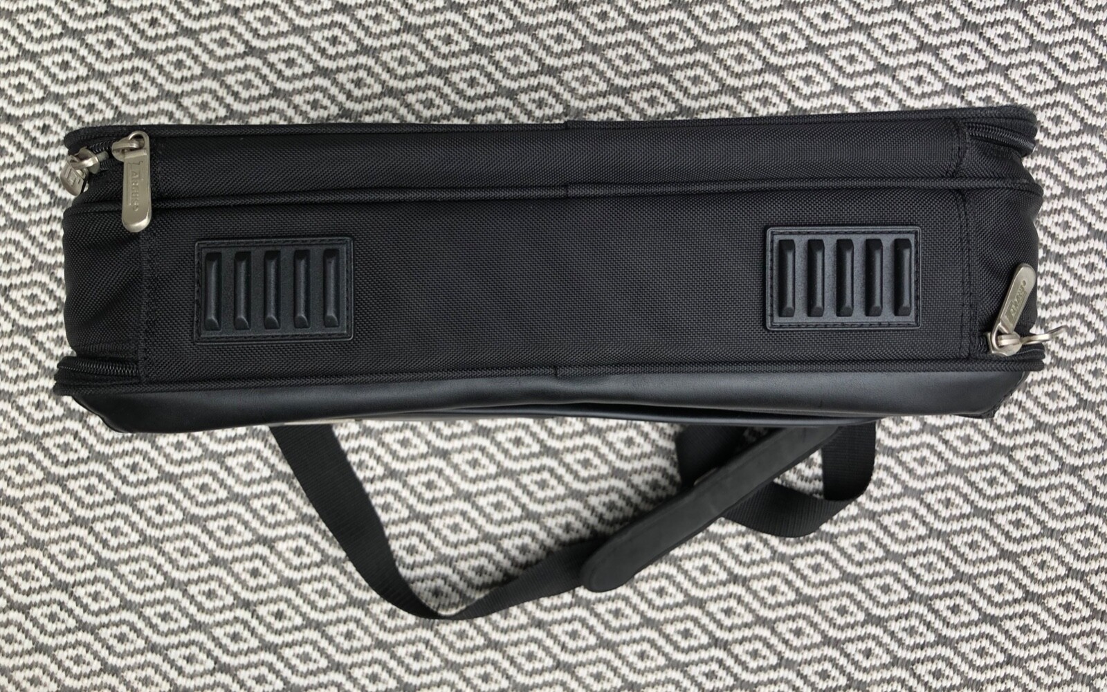 Targus Nylon Notepad Laptop Case Shoulder/Messenger,… - Gem