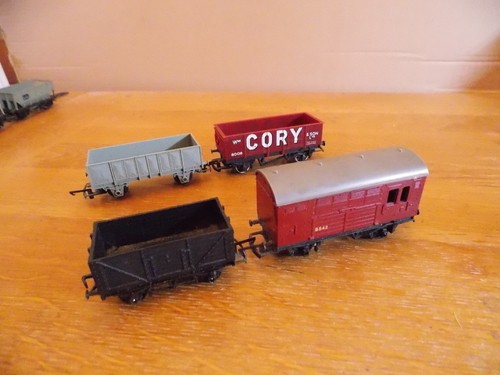 4 TRI-ANG WAGONS LWB MINERAL, WM CORY & SON, HORSE BOX & CONVERTER ...