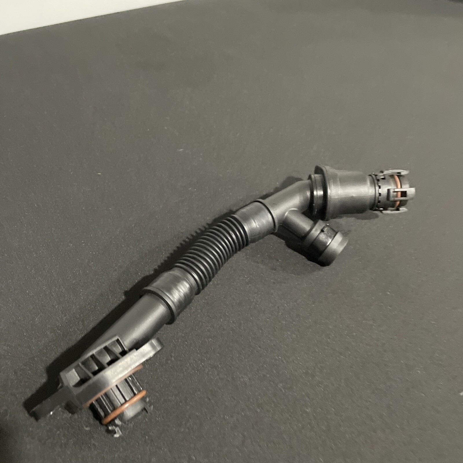 BMW Engine Breather Hose 11157646086 | 550 650 750 X6