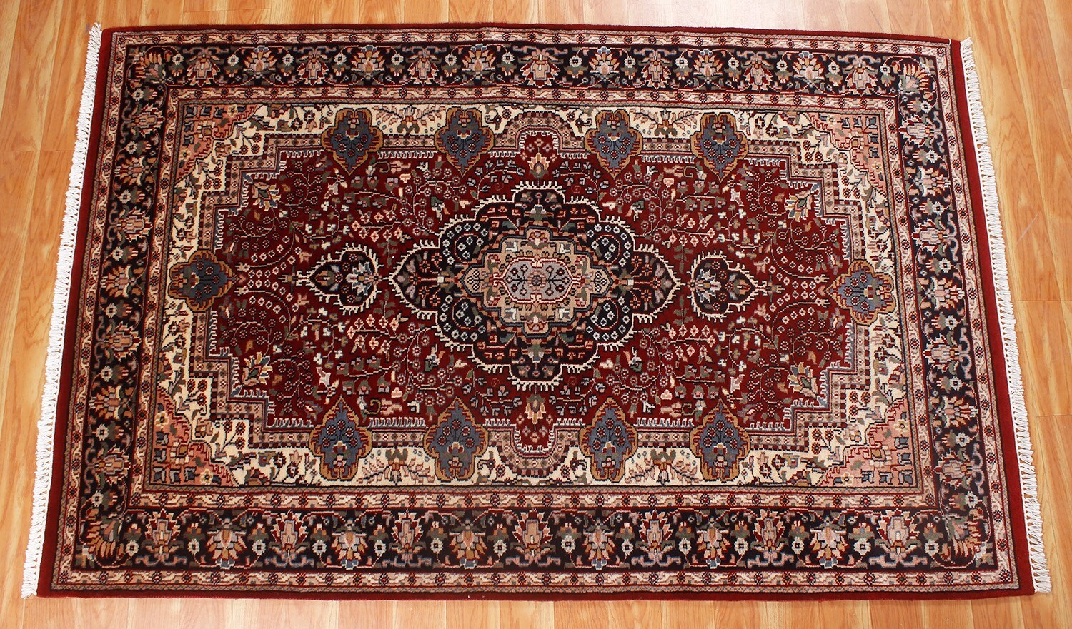 Parsian Herizz Medallion Oriental Red Carpet Hand Knotted Wool Area ...