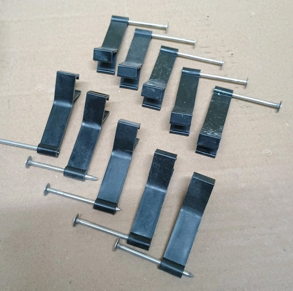 Calderdale Edge Tile Clips Monkey Grip Code 6060443 with Nails Pkt 100 ...