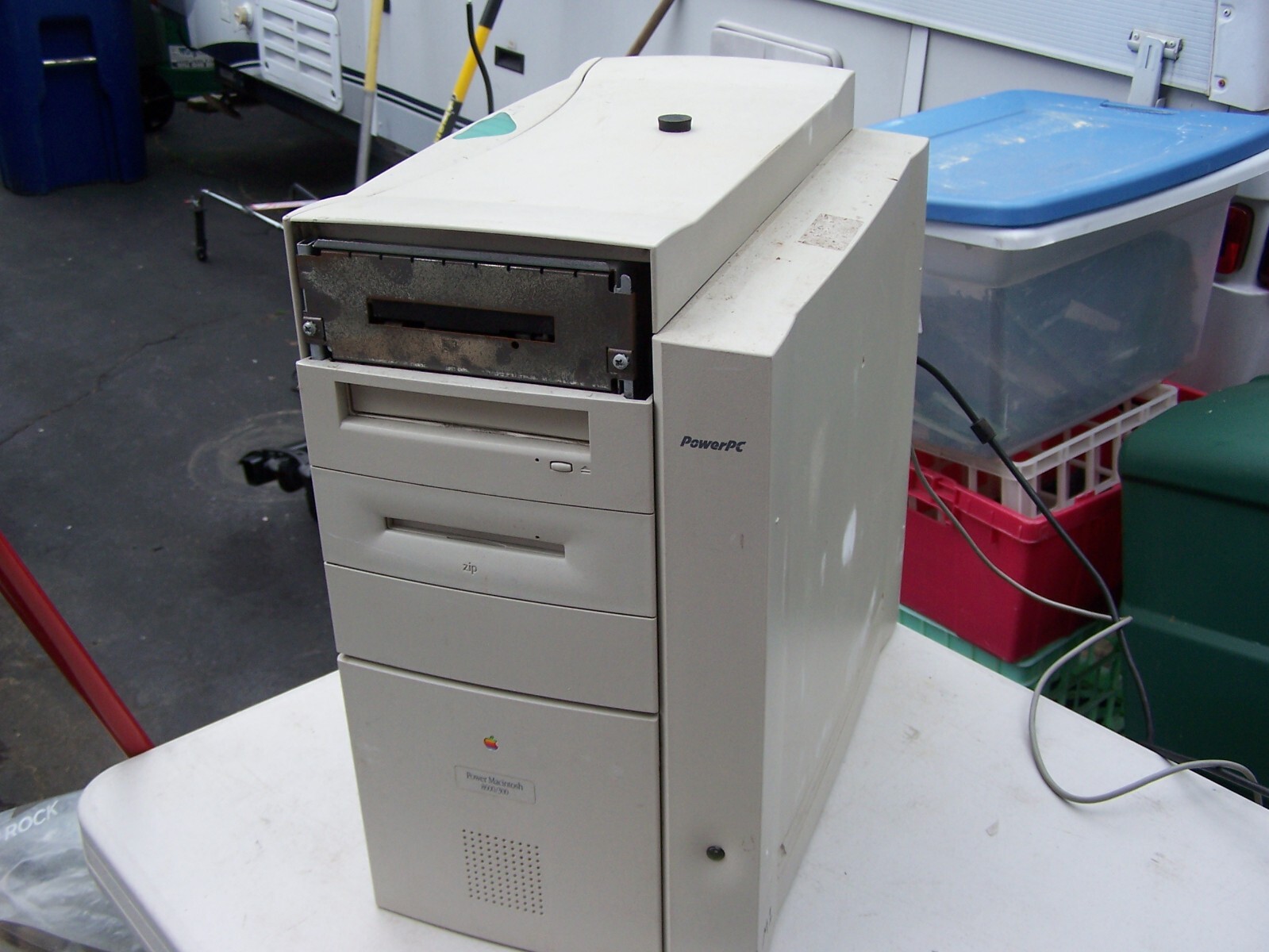 Power Macintosh 8600/300 300MHZ, 8GB HD, 96 MB RAM,1.44 Drive SOLD AS ...
