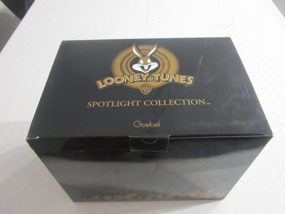 1997 Looney Tunes Spotlight Goebel BASEBALL BUGS 'Dis Guys A Pushover ...