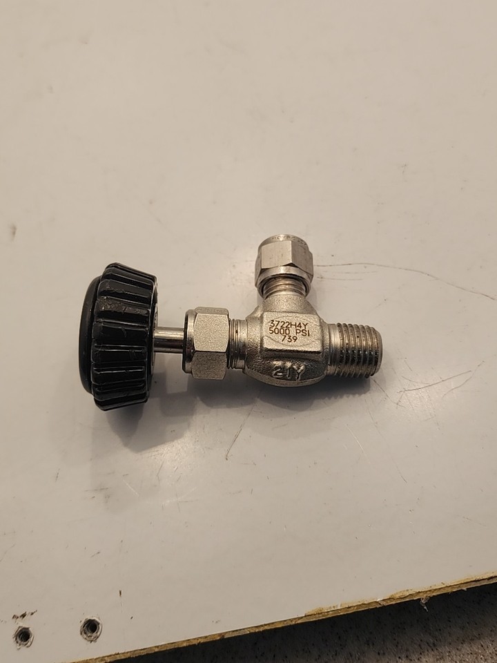HOKE Needle Valve, Forged SS, Right angle, 5000 PSI, 1/4" NPT, 3722H4Y ...