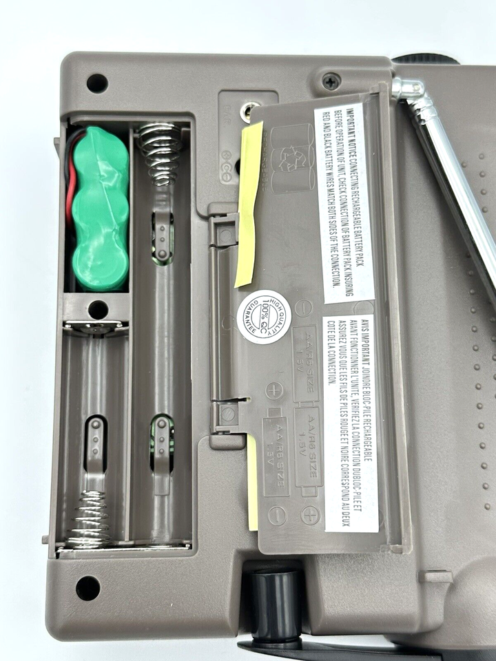 Grundig FR-200 Emergency AM/FM SW Radio Band Light Crank Battery Case ...