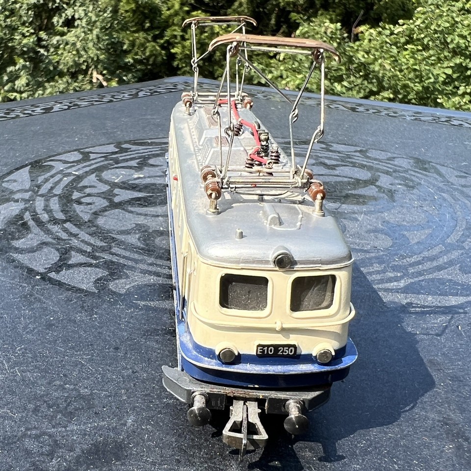 Fleischmann HO 1338 German 0-4-4-0 Electric Blue & Cream Locomotive ...