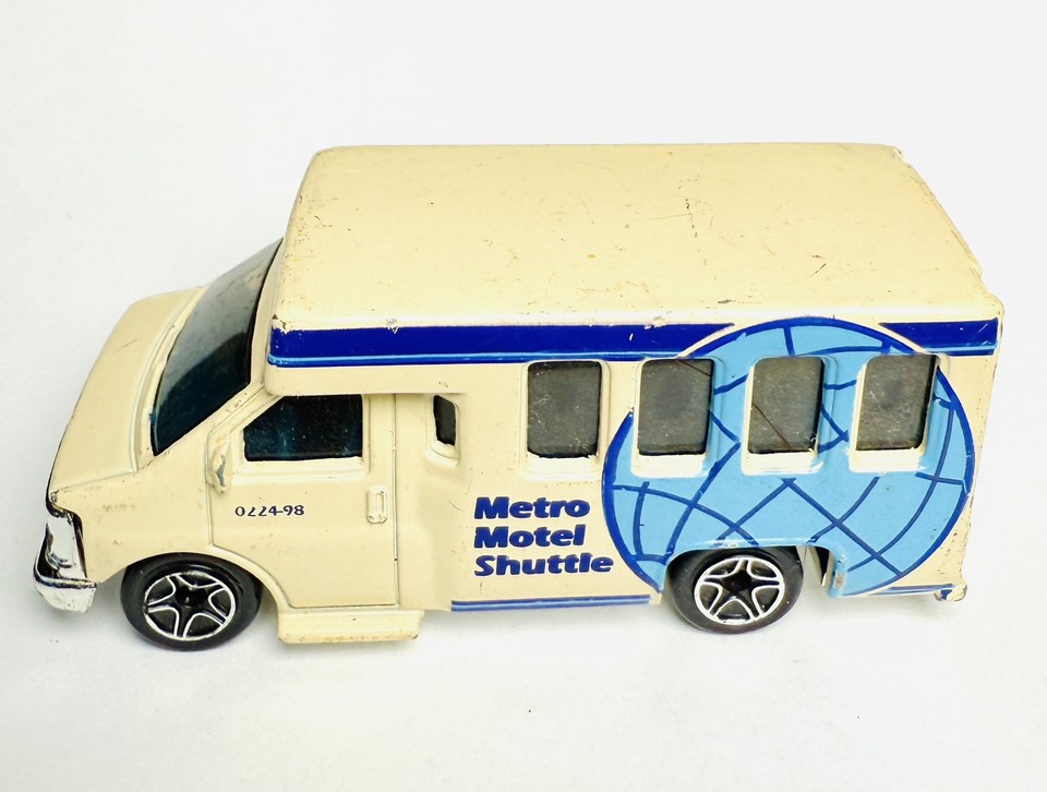 1999 MATCHBOX SUPERFAST #73 CHEVY TRANSPORT BUS METRO MOTEL SHUTTLE 2. ...