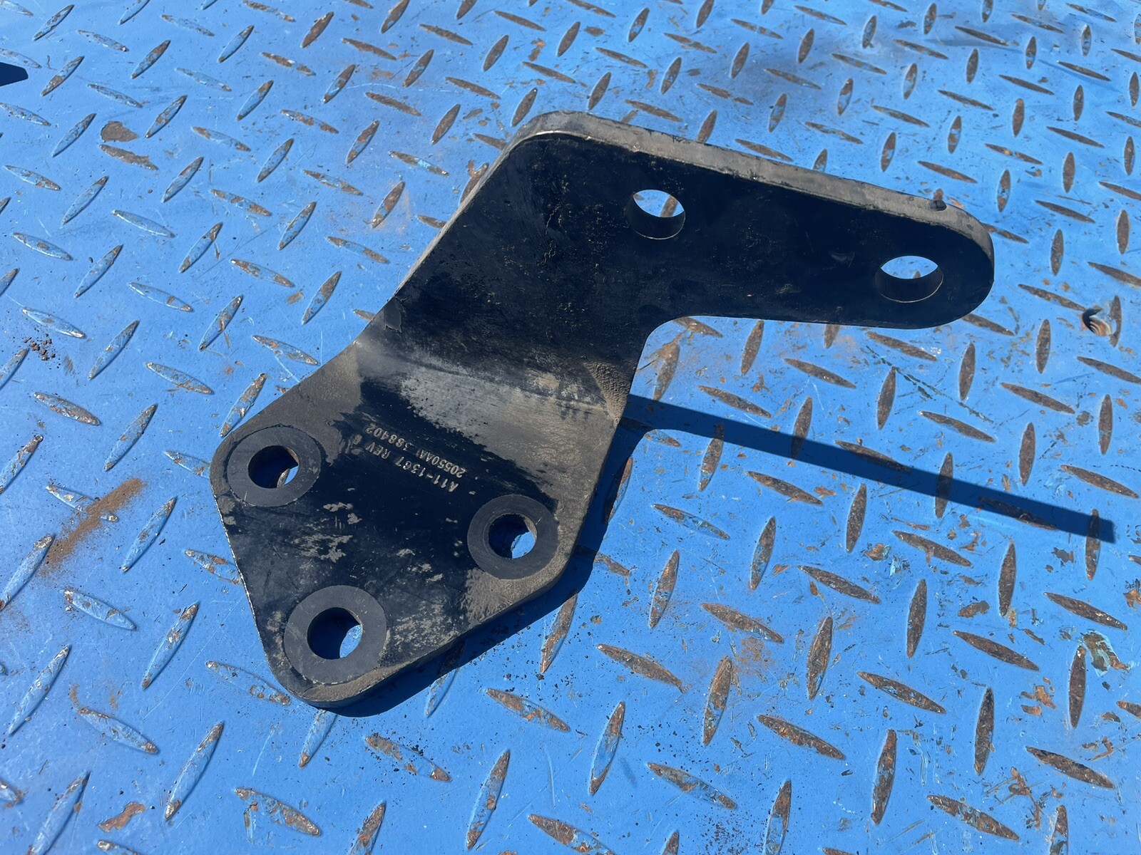 Kenworth BRACKET-CROSSMEMBER FRONT ENGINE SUPPORT A11-1367 | eBay