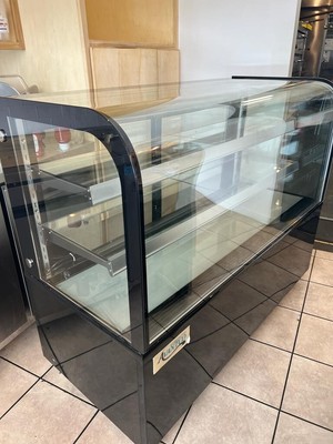 Coolers & Refrigerators - Used Deli Case
