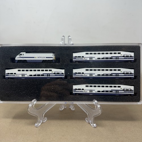 Z scale American Z Line AZL 7003 F59PHI 885 & Bombardier Cars Metrolink ...